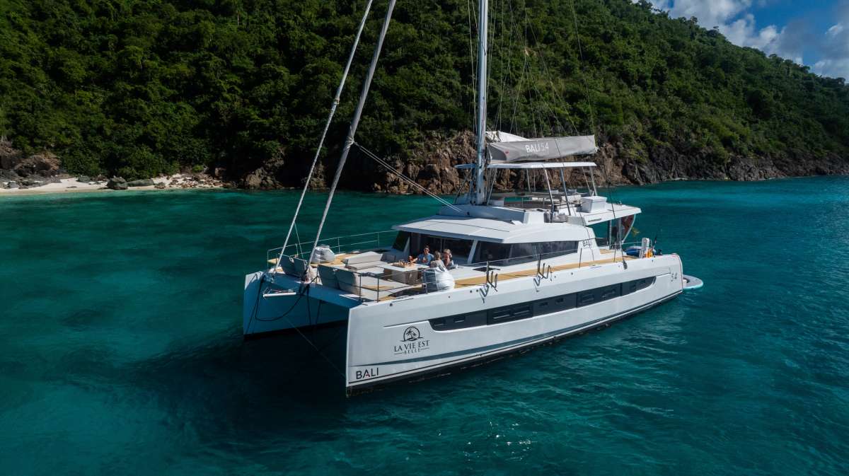 LA VIE EST BELLE Crewed Charters in the British Virgin Islands Sailing ...